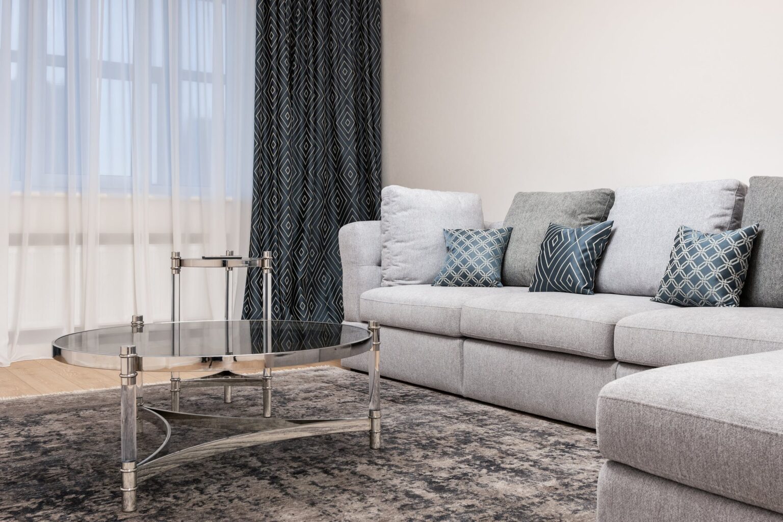 Erstaunlich Graue Couch Mit Kissen Dekorieren Fotos